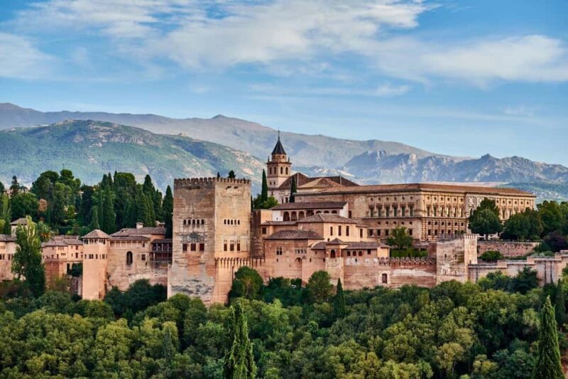 Granada: Alhambra, Nasrid Palaces & Gardens guided Tour - A Closer Look at the Alhambra Guided Tour
