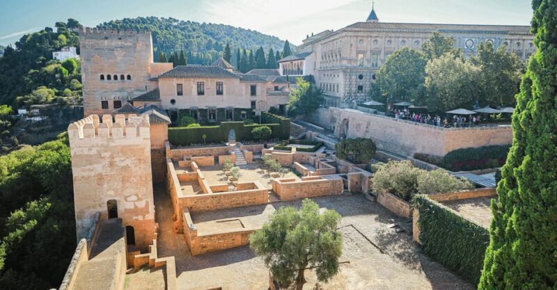 Granada: Alhambra & Nasrid Palaces Small Group Guided Tour - Pacing and Group Size