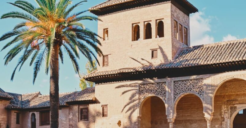 Granada: Alhambra & Nasrid Palaces Small Group Guided Tour - What the Price Gets You