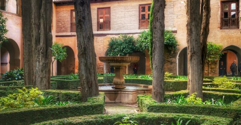 Granada: Alhambra & Nasrid Palaces Small Group Guided Tour - Practical Tips for Visitors