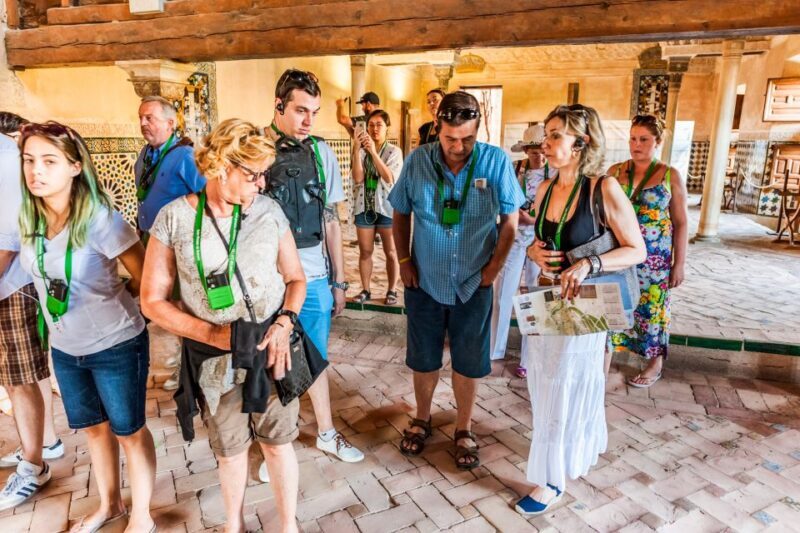 Granada: Alhambra & Nasrid Palaces Tour with Tickets - Key Points