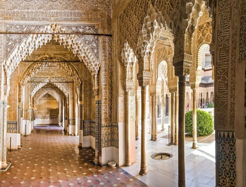 Granada: Alhambra & Nasrid Palaces Tour with Tickets - What Makes This Tour Stand Out? A Deep Dive