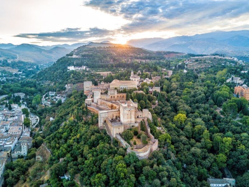 Granada: Alhambra & Nasrid Palaces Tour with Tickets - The Value Proposition
