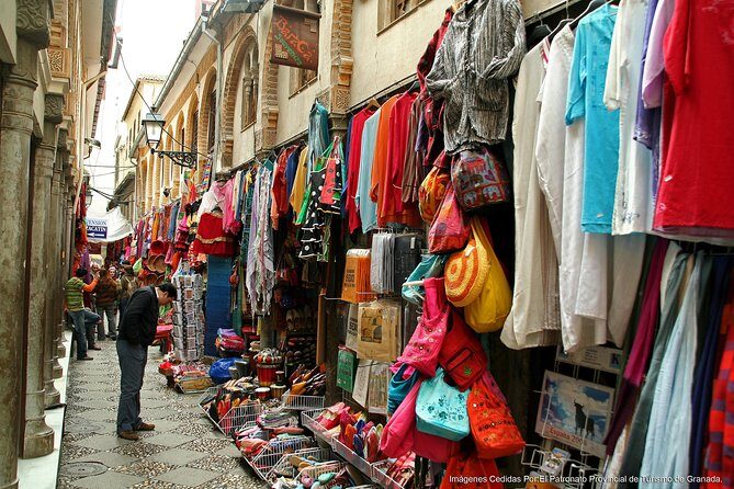 Granada and Albaicin: Wine and Tapas Tour - Exploring the Itinerary in Detail