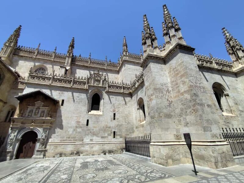 Granada: City center and Albaicin Private Tour - Who Should Book This Tour?