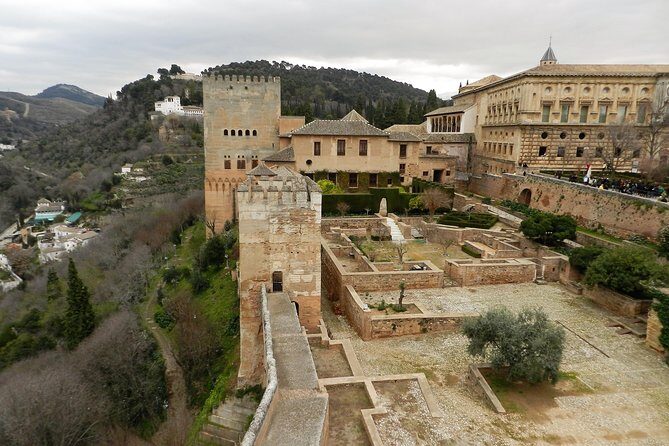 Granada Day Trip: Alhambra & Nazaries Palaces from Seville - Detailed Breakdown of the Itinerary