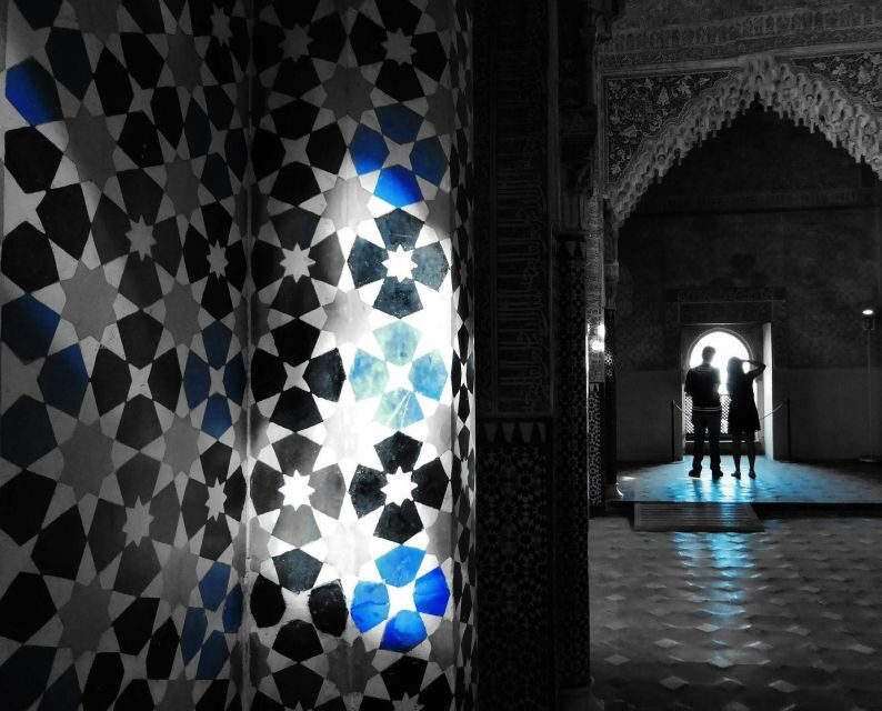 Granada: Fast-Track Alhambra & Nasrid Palaces Guided Tour - The Experience in Detail