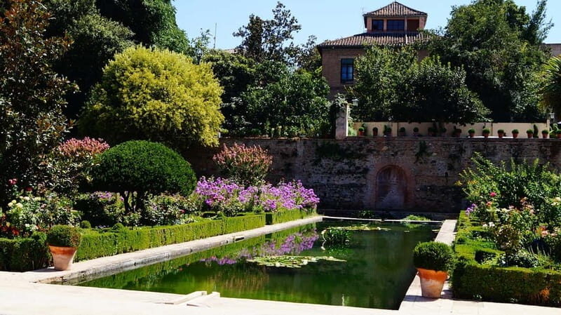 Granada: Gardens of the Alhambra and Generalife Regular Tour - FAQ
