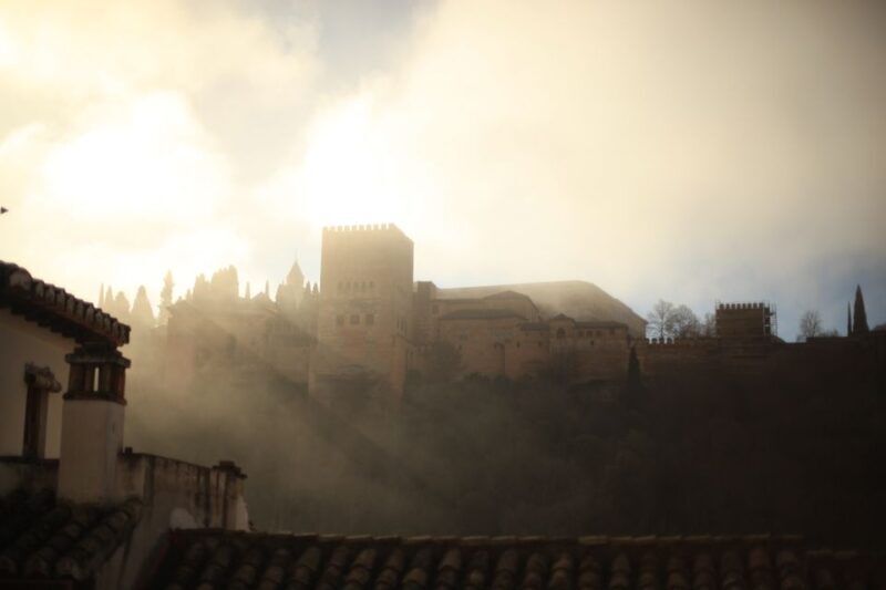 Granada: Highlights & Viewpoints eBike Tour with Tapas Break - Key Points