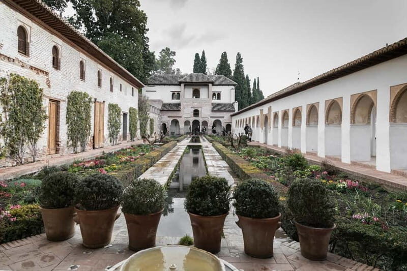 Granada: Last minute ticket Alhambra Tour - Key Points