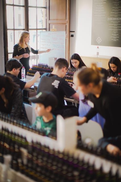 Granada: Perfume Workshop - Exploring the Granada Perfume Workshop in Depth