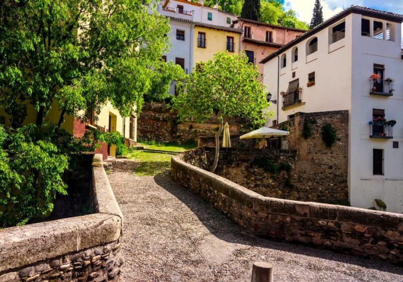 Granada: Private Tour of Albaicín, Sacromonte and Viewpoints - Authentic Experiences Highlighted by Reviewers