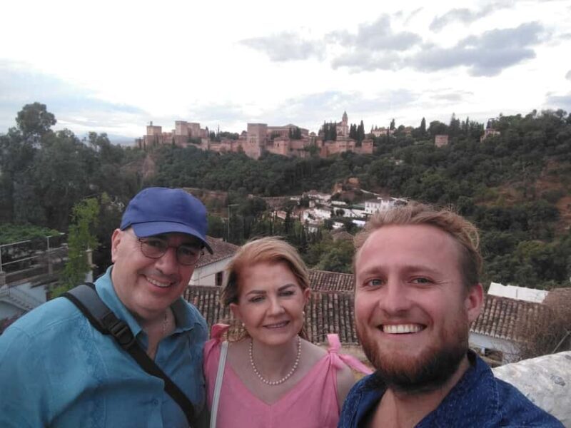 Granada: Private Walking Tour with a Local - The Guide’s Role: Knowledgeable and Personable
