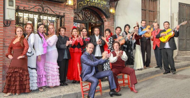 Granada: Sacromonte Caves Flamenco Show with Dinner - Key Points