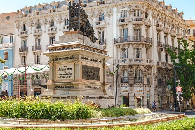 Granada Scavenger Hunt and Sights Self-Guided Tour - The Experience: Pros and Cons