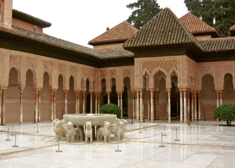Granada: Tour of Alhambra, Generalife, and Nasrid Palaces - Key Points