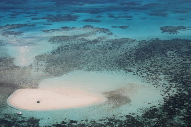 Great Barrier Reef 40 Minute Scenic Flight from Cairns - Reef Hopper - Key Points