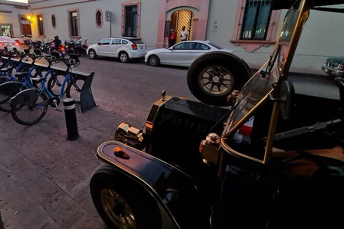 Great tour in a vintage Ford-T electric car (replica) - Deep Dive Into the Itinerary
