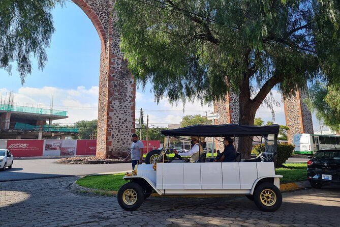 Great tour in a vintage Ford-T electric car (replica) - Who Will Love This Tour?