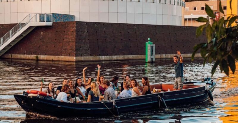 Groningen: City canal cruise (with unlimited drinks) - An in-depth look at the Groningen canal cruise experience