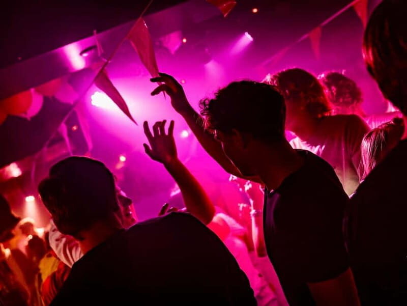 Groningen: Pub Crawl with Pub Quiz, Free Shots and Games - Practical Details and Tips