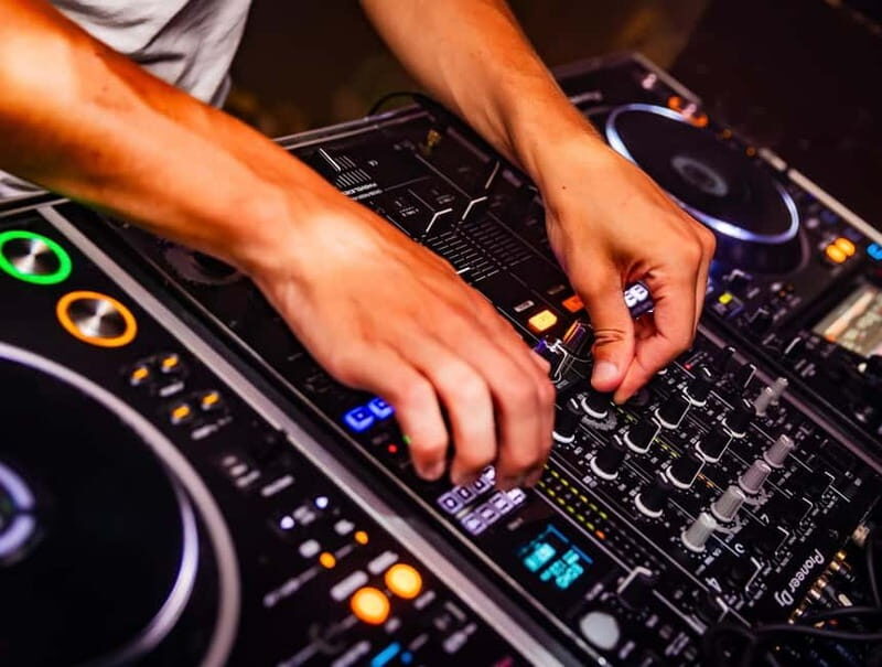 Groningen: Pub Crawl with Pub Quiz, Free Shots and Games - The Experience from Reviewers’ Perspectives