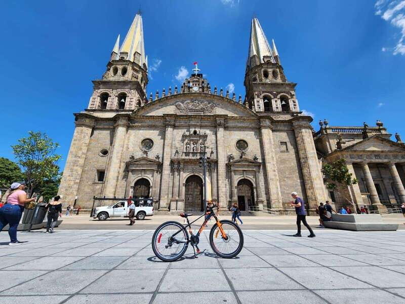 Guadalajara: Bicycle rental per day. - Key Points