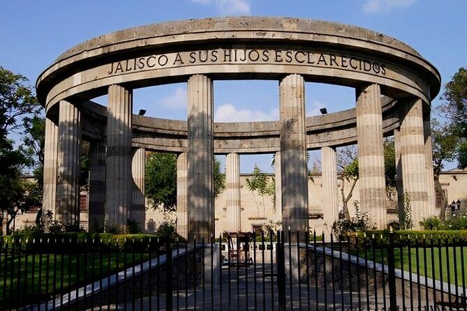 Guadalajara Must-See Attractions Walking Tour with a Guide - An In-Depth Look at the Guadalajara Must-See Attractions Walking Tour