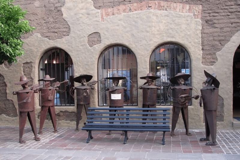 Guadalajara : Must-See Sites Walking Tour With A Guide - A Close Look at the Tour Experience