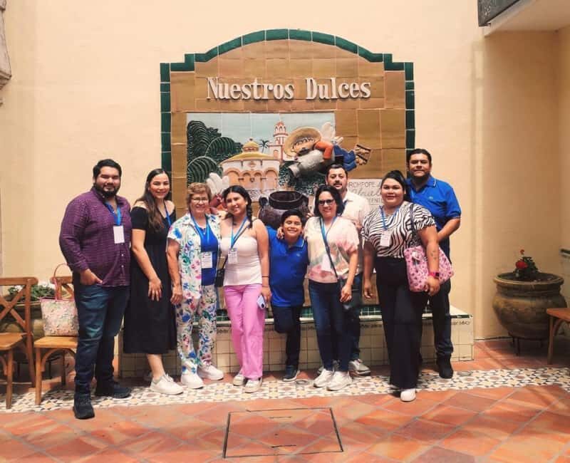 Guadalajara:Tlaquepaque Tramway Tour +Tile Painting & Drinks - The Artistic Touch at Azulejos Talavera Cantú