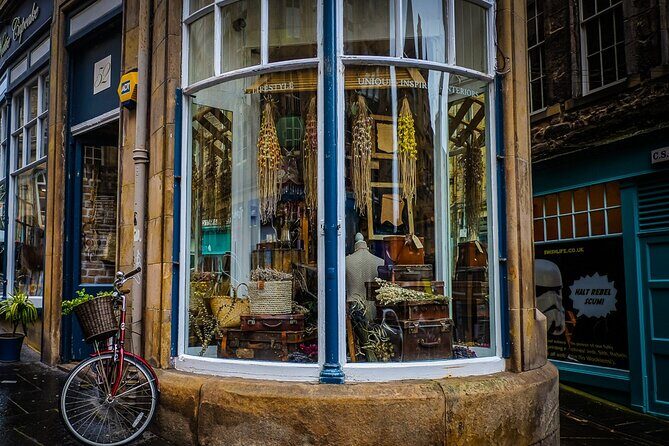 Guided 60-Minute Photography and sightseeing Tour in Edinburgh - Key Points