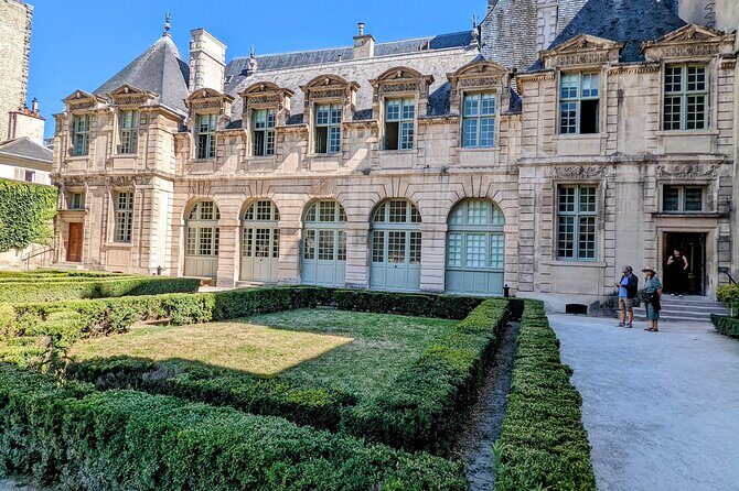 Guided and Private Tour of 3 hours through Paris aboard a Citroën 2cv - FAQ