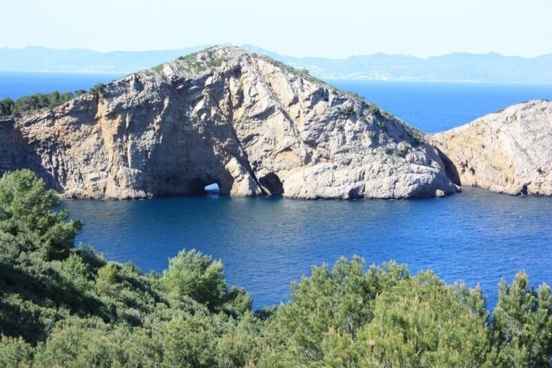 Guided Boat Tour to Medes Islands & Roca Foradada with Swim - Who Should Book This Tour?