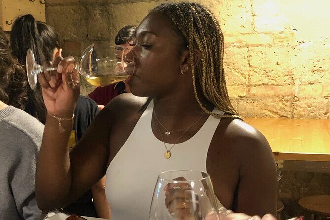 Guided, FUN Wine Tasting with Trivia Games, Napoli - Key Points