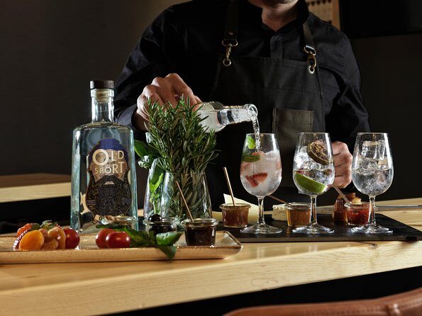 Guided Gin tasting experience in Athens with Snacks - Key Points