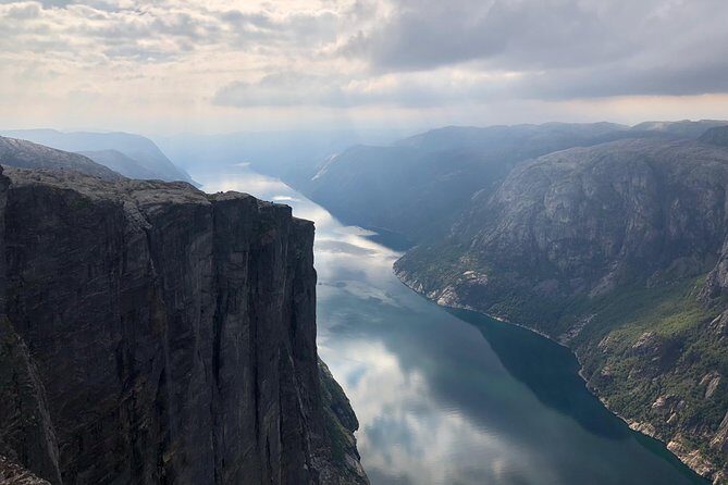 Guided hike to Kjerag and Kjeragbolten - Key Points