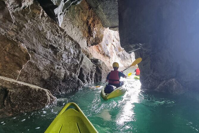 Guided kayaking trip exploring the secrets of the Tenby coastline - Key Points