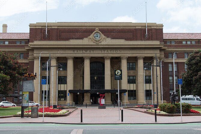 Guided Small Group Walking Tour in Wellington - A Complete Look at the Wellington Walking Tour