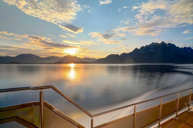 Guided Summer Arctic Light Cruise from Tromsø - An In-Depth Look at the Arctic Light Cruise