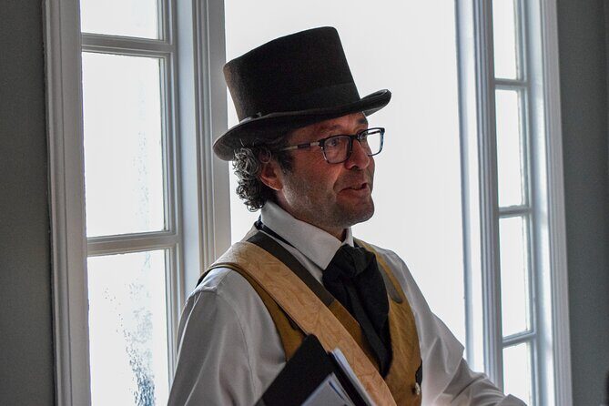 Guided Tour and Quebec Gins at the Quebec Garrison Club - Digging into the Experience: What to Expect