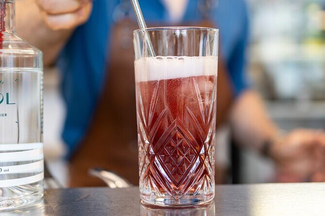 Guided tour « from the bee to the bottle » with tasting - English - The Sum Up