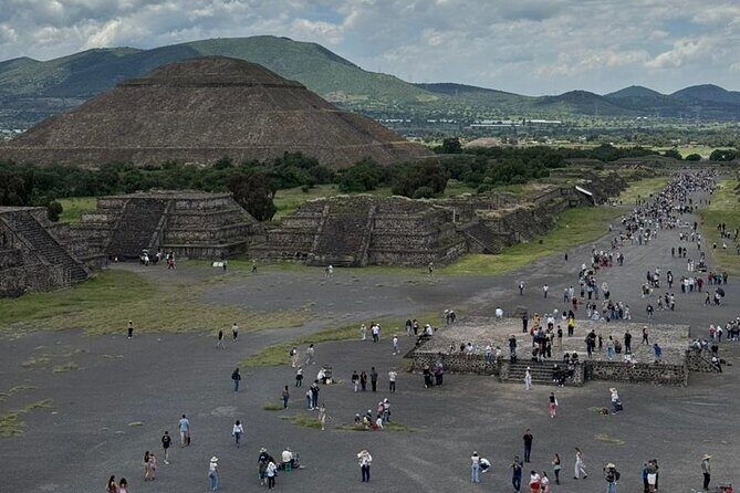 Guided Tour in Area with Cave Breakfast and CDMX Transportation - What to Expect from the Tour