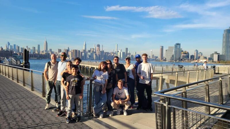 Guided tour in French of Brooklyn Bushwick and Williamsburg - Williamsburg: Vintage Shops, Trendy Cafes, and Views