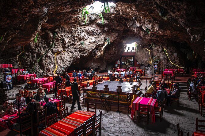 Guided Tour in Pyramids + Transportation + Breakfast in Cueva - The Details of the Tour