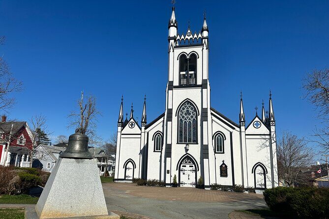 Guided Tour Lunenburg, Mahone Bay and Ovens Park from Halifax - Who Will Love This Tour?