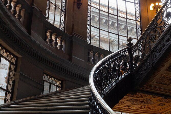 Guided tour National Museum of Art - Deep Dive into the Museum Experience