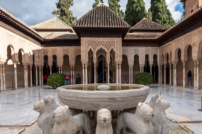 Guided tour of Alhambra and Generalife with Nasrid Palaces - A Detailed Look at the Itinerary