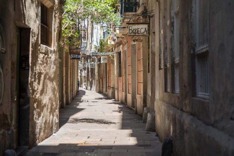 Guided tour of Barcelona in French (Old Town & Instagram spots) - FAQ