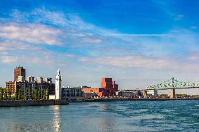 Guided tour of Old Montreal followed by a boat cruise EN - An In-Depth Look at the Experience