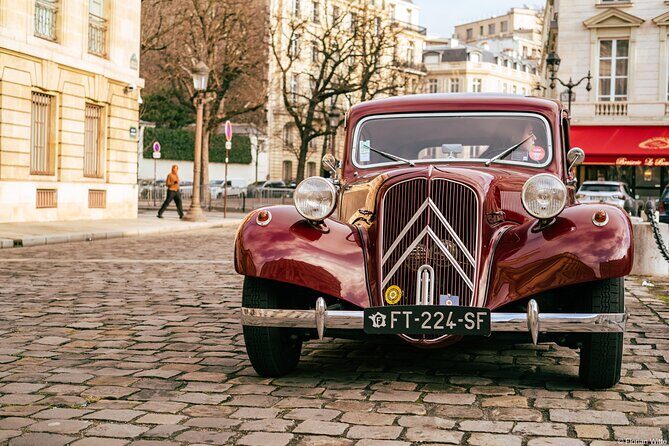 Guided tour of Paris in Citroën Traction Avant or DS 21 - An In-Depth Look at the Vintage Paris Experience